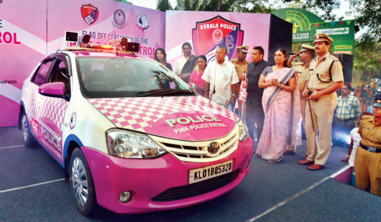 Une journée avec la Pink Police Patrol - Media India Group